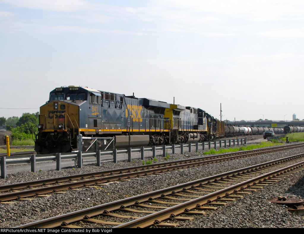 CSX 841 and 473
